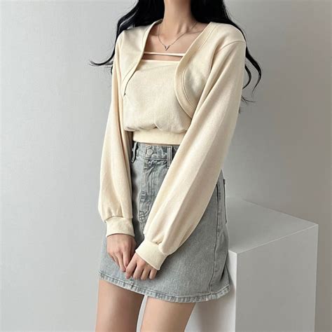 헤이즐넛티 러블리데일리룩 스퀘어넥 볼레노 크롭티 맨투맨 티셔츠