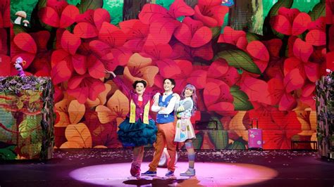 Mickey y Minnie Mouse entre otros personajes de Disney se toman el Movistar Arena de Bogotá