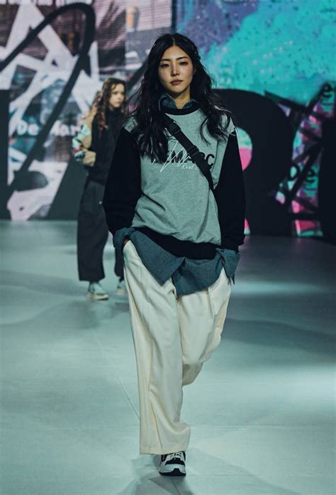 패션엔 강동엄의 스트릿 펑크룩 2023 Fw 드마크 하이서울패션쇼 호평