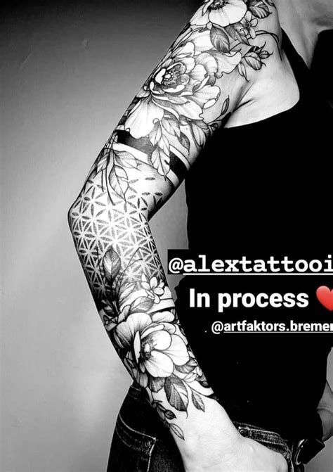 Pin Von Maria Danielowski Auf Tattoos In 2024 Tattoo Unterarm Frau Blumen Tattoo Füller