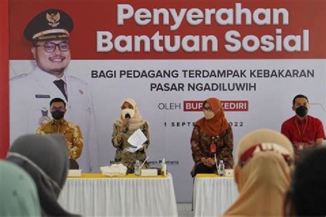 Pedagang Terdampak Kebakaran Pasar Ngadiluwih Menerima Bansos Tambahan