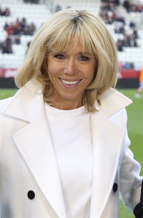 Жена президента Макрона Брижит и ее неповторимый стиль