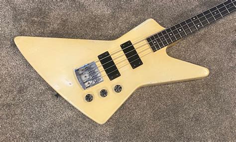 1984 Gibson Explorer Bass Yellowed White Guitars Bass Trademark Guitars