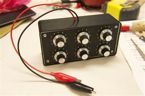 Make A Variable Resistor With Million Settings Electronics Projects Diy Computer Projects