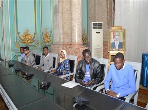 رئيس جامعة عين شمس يستقبل وفدًا من الطلاب الأفارقة مصراوى