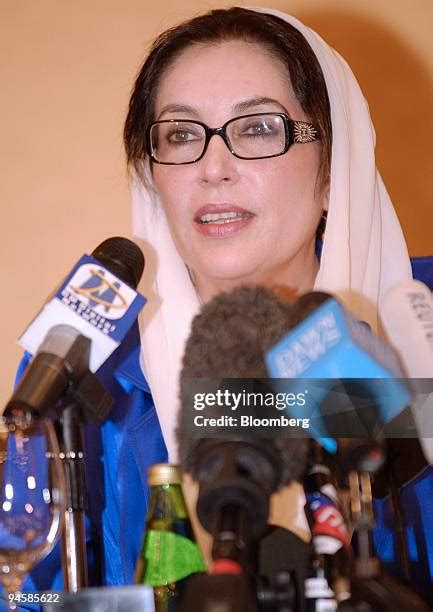 Benazir Bhutto Press Photos And Premium High Res Pictures Getty Images