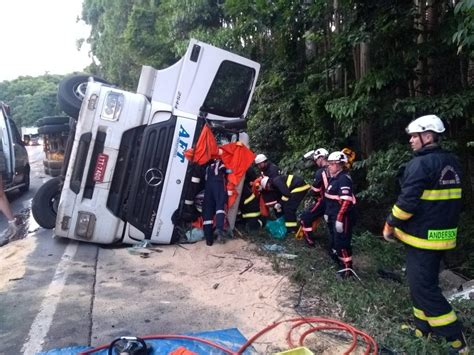 Motorista Gaúcho Se Recupera Em Quarto Normal Após Tombamento De