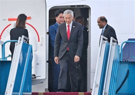 Singapore Prime Minister Lee Hsien Loong Arrives In Hanoi Begins