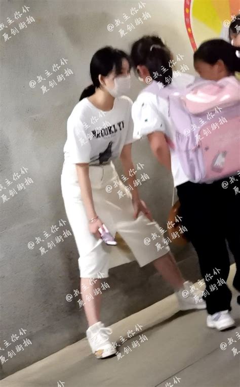 我主你仆 On Twitter 街拍美女 长裙 骚货 路过某地下通道时遇见的少儿培训机构的小骚鸡，顺便还发现她平时喜欢cos和汉服