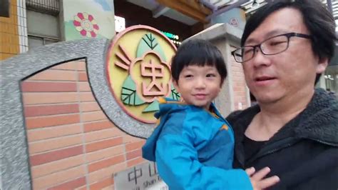 帶哥哥去上學 弟弟攔截一起出門｜咚3y0m1d 桐9y9m Youtube