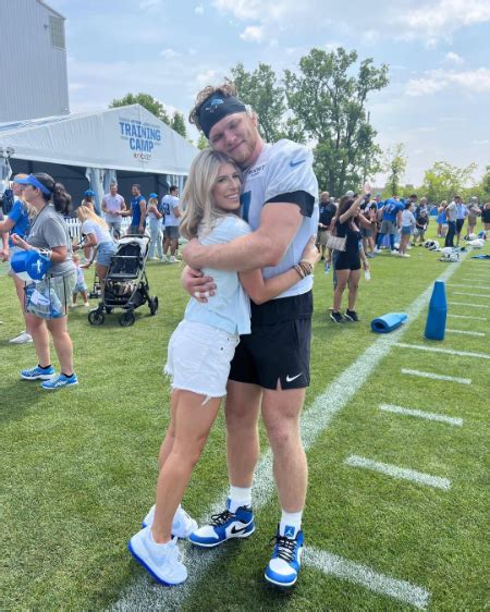 Alivia Callaghan Là Ai Chuyện Tình Aidan Hutchinson Và Alivia Callaghan