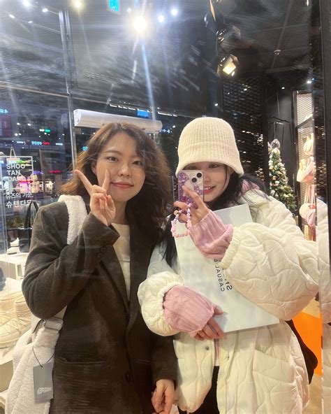 화진선녀 이라윤 바리공주 무당 나이 먹어도 어린애임당🌟 아직도 언니가 좋은 이라윤 30쨜🩷 Instagram