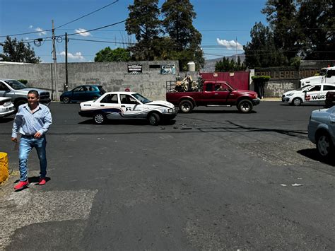 Reportan choque entre taxi y vehículo particular en La Huerta Morelia