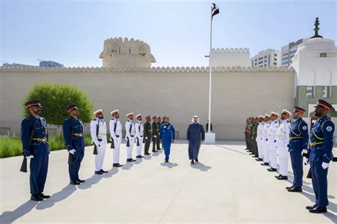ستظل راية الإمارات عالية خفّاقة على الدوام الشيخ محمد بن زايد يرفع