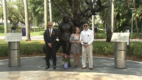 Tribute Held At Fiu On 6th Anniversary Of Bridge Collapse Wsvn 7news