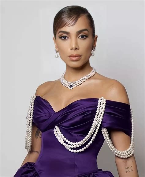 Anitta In Brazil O Videoclipe Oficial Do Single Envolver Já Esta