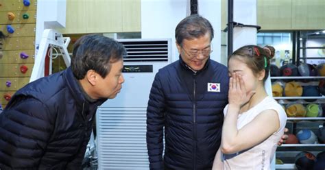 국가대표 격려하는 문 대통령