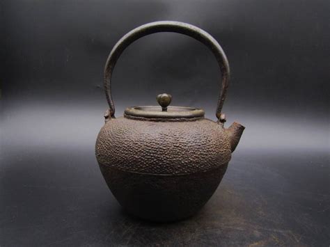 鉄瓶 古作 小振り 丸形 砲口 金寿堂造 身在銘 煎茶道具鉄瓶｜売買されたオークション情報、yahooの商品情報をアーカイブ公開