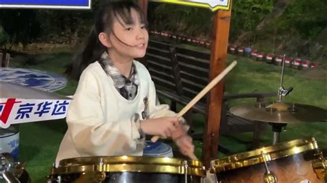 妞妞周末户外架子鼓打奏桃花朵朵开，发挥的不错哦，回忆经典 Youtube