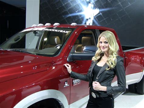 Detroit 2010 Auto Show Poll Pick The Hottest Car Show Models The Gorgeous Kind At The Naias