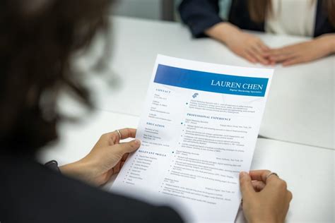 Як працювати з резюме кандидата посібник для роботодавців