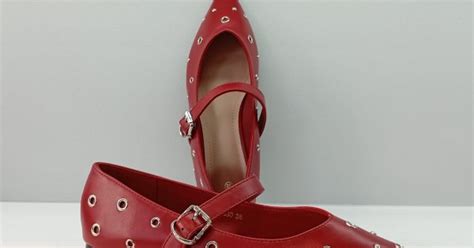 ΓΥΝΑΙΚΕΙΑ ΠΑΠΟΥΤΣΙΑ