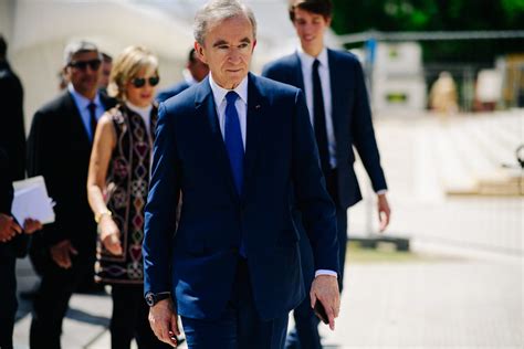 Lvmhs Bernard Arnault Briefly Ousted Amazons Jeff Bezos From His