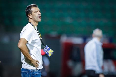 Напрежение във Враца Фенове на Ботев искат оставката на Росен Кирилов