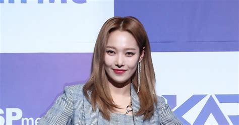 포토 Kard 전소민 늘씬한 각선미