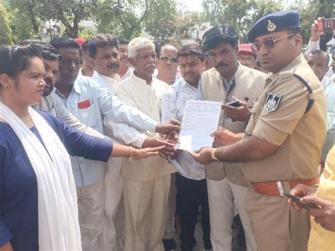 The Car Hit The Bike In Sagar The People Of The Society Demanded 1