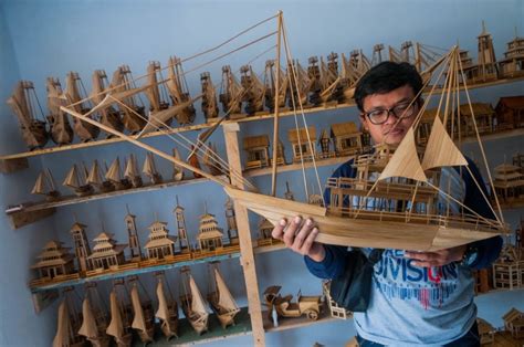 Usaha Kerajinan Miniatur Berdayakan Siswa Dari Keluarga Miskin