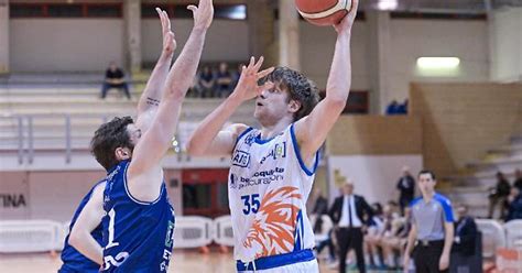 Fortitudo Bologna Troppo Forte Per La Benacquista Latina Latina Oggi