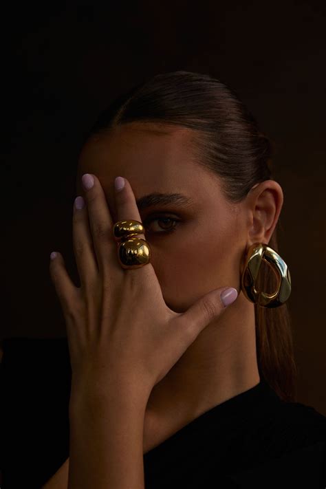 NOAH Chunky Ring Large Gold Jewelry Photography Styling Jewelry