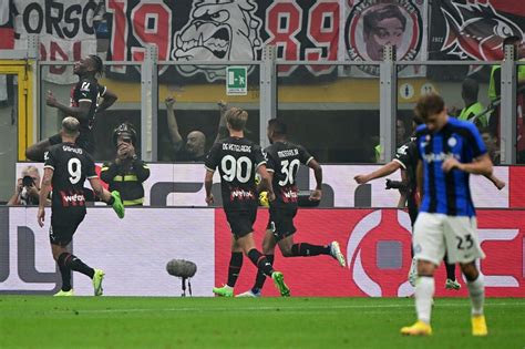 Milan se adueña del derbi contra el Inter con un doblete de Rafael Leao