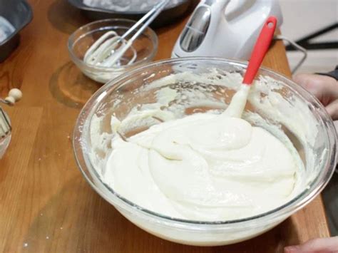 طرز تهیه کیک اسفنجی پایه بدون جدا کردن زرده و سفیده همیارپز