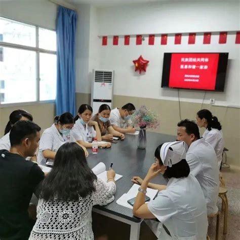消化内科党支部开展“民族团结共同体、医患和谐一家亲”主题党日活动患者少数民族群众