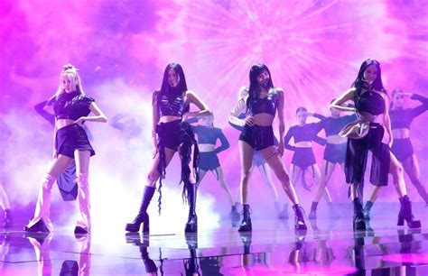 熱帖LISA巡演身材變了被審判人間芭比被指為瘋馬秀豐臀練大腿 epop 就愛玩娛樂