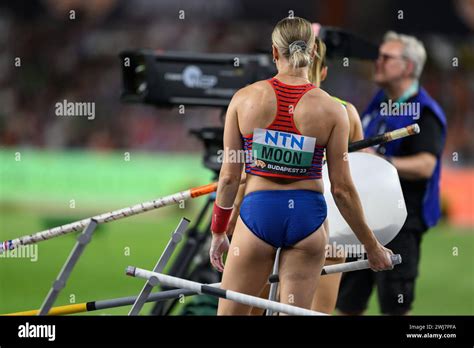 Katie Moon Participating In The Pole Vault At The World Athletics