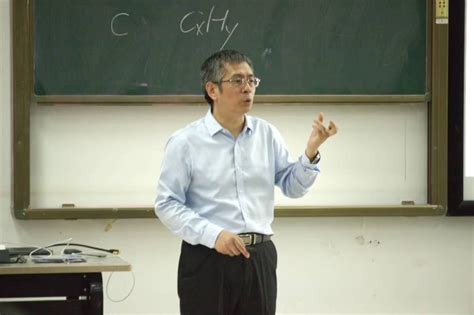 罗永明院长为2023级本科生讲授开学第一课 昆明理工大学化学工程学院
