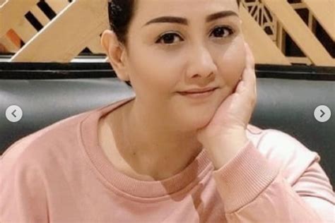 Profil Dan Biodata Ibunda Aliando Syarief Tengku Resi Revado Lengkap