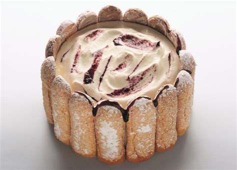 Charlotte vanille Cassis En boulangerie pâtisserie Elle Vire