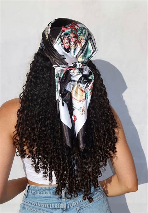 Such A Cute Curly Hairstyle 💐🍄🤍 Curly Hair Styles Scarf Hairstyles