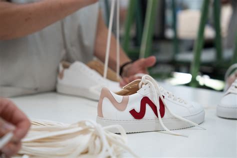 Guide Du Laçage Croisé Pour Des Baskets Blanches Tendance Mood Walk