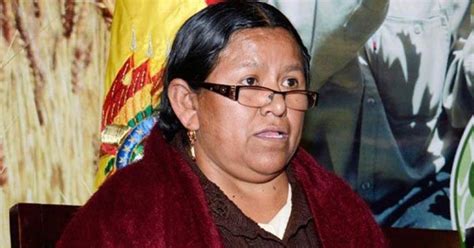 Fiscalía investiga a la exministra de Evo Nemesia Achacollo por movimientos financieros