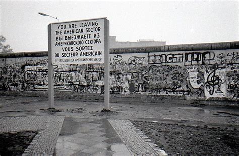 When Did The Berlin Wall Fall