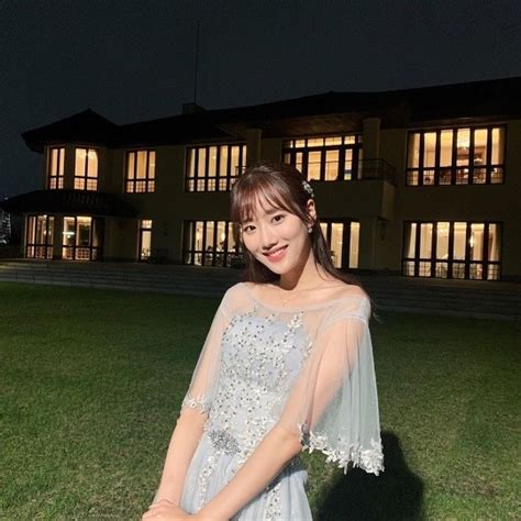 에이프릴 이나은 시스루 드레스로 뽐낸 요정 미모…과즙미 팡팡