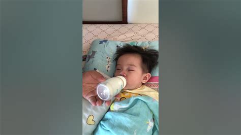 아기가 우유를 마시고 자다 Youtube