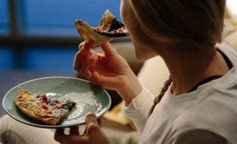 Не робіть цих помилок ТОП 5 продуктів які заборонено їсти перед сном