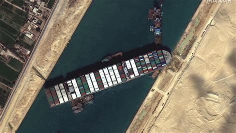 Canale Suez Egitto Disincagliata Nave Cargo Con 65 000 Tonnellate Di