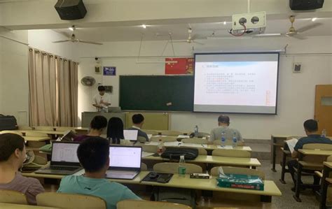学校召开2023年版本科人才培养方案专家评估答辩会